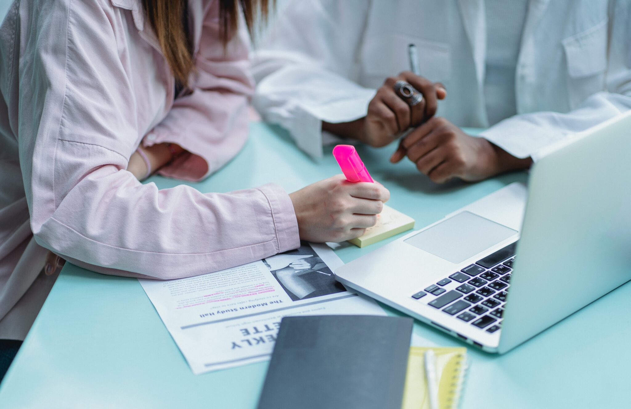 The Power of Body Language in Job Interviews | InterviewFocus