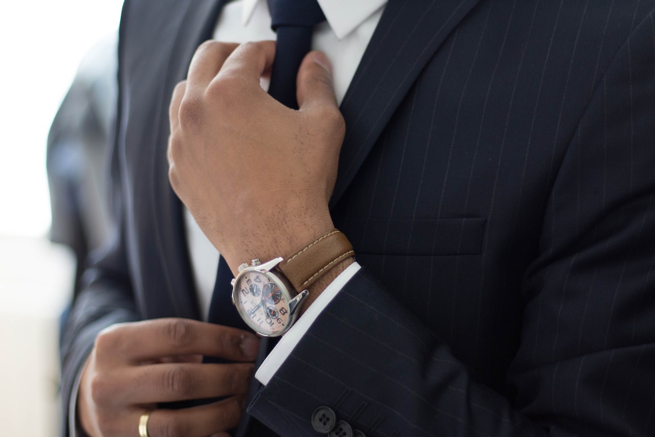 What Should I Wear to a Virtual MBA Interview? 9 Tips | InterviewFocus